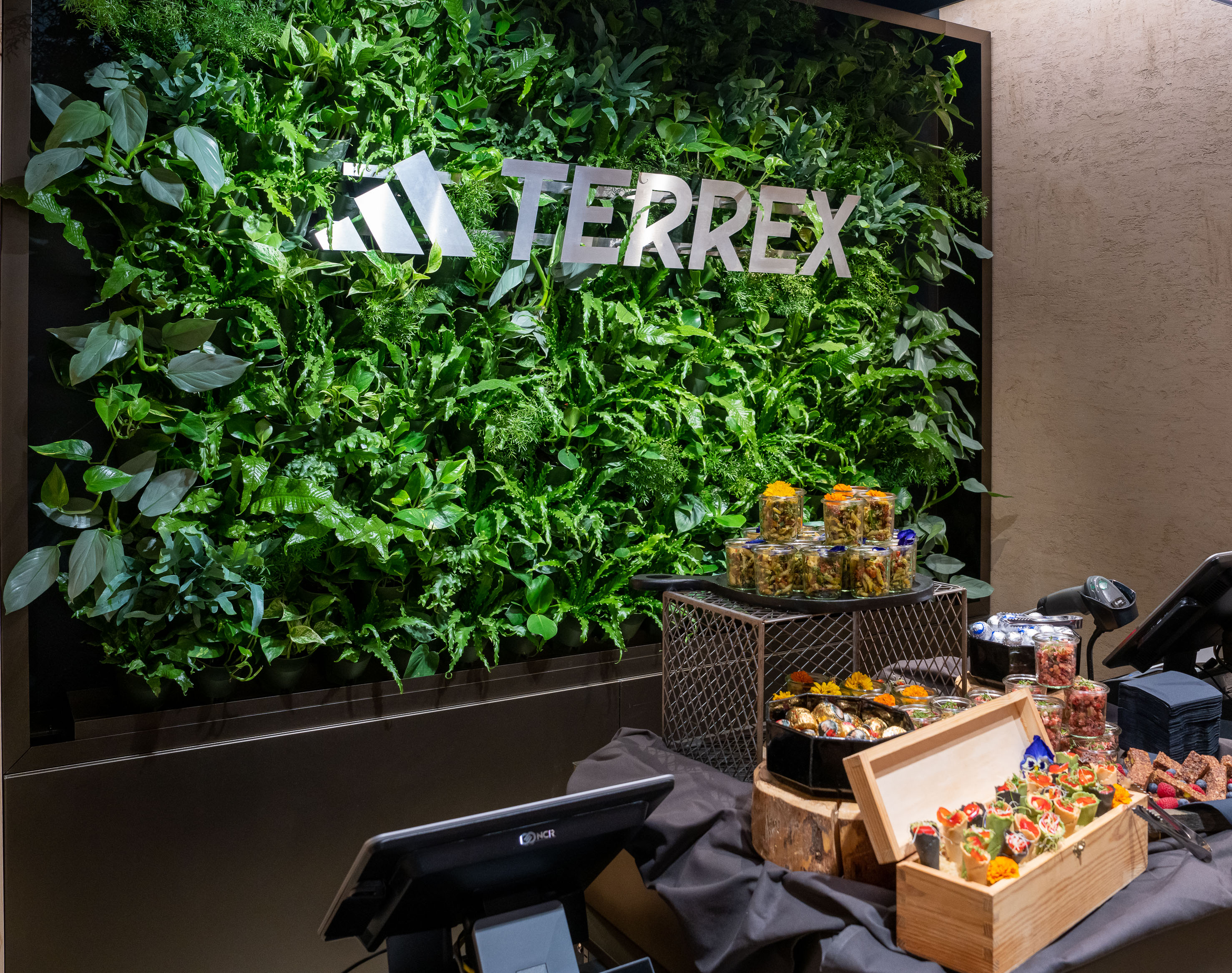 FMT-Pictures - Erster Terrex Concept-Store in Österreich wird in ...